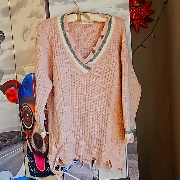 Simply Couture | Sweaters | Sweater Preppy Contour Distressed Unique ...